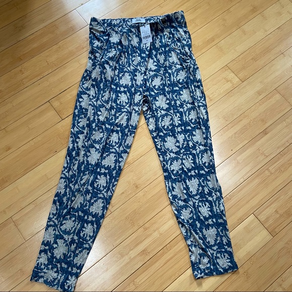 Mango | Pants & Jumpsuits | Nwt Mng Casual Wear Trousers Tobi Pattern ...